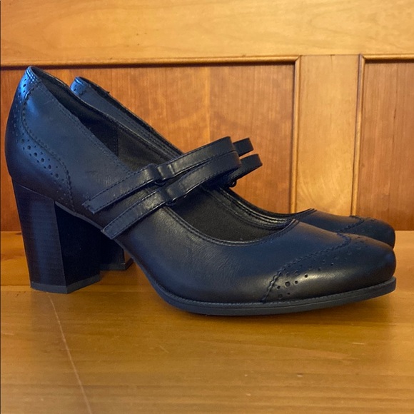 Clarks | Shoes | Clarks Collection Mary Janes Size 9 | Poshmark